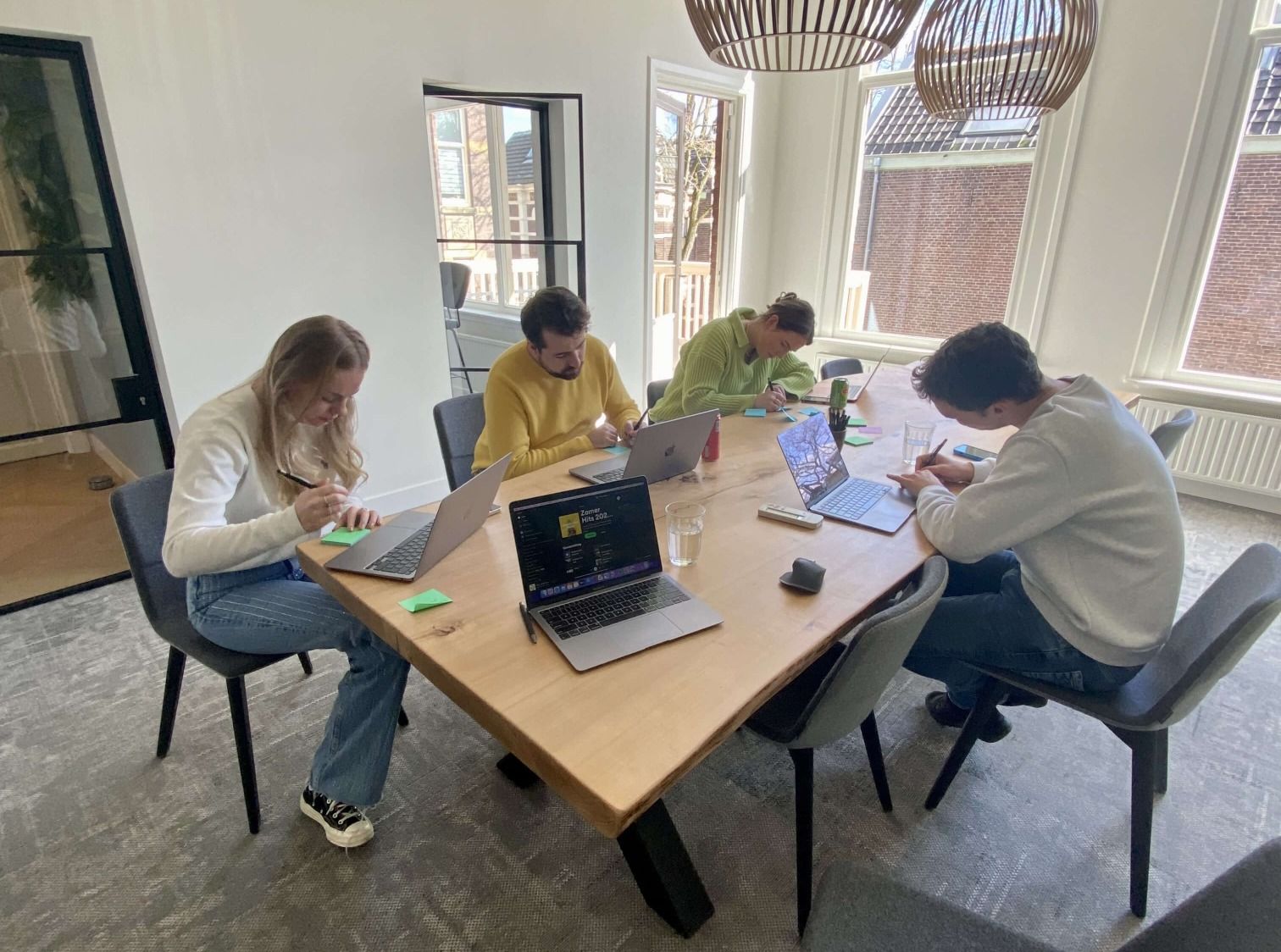 Brainstormsessie op kantoor.jpg